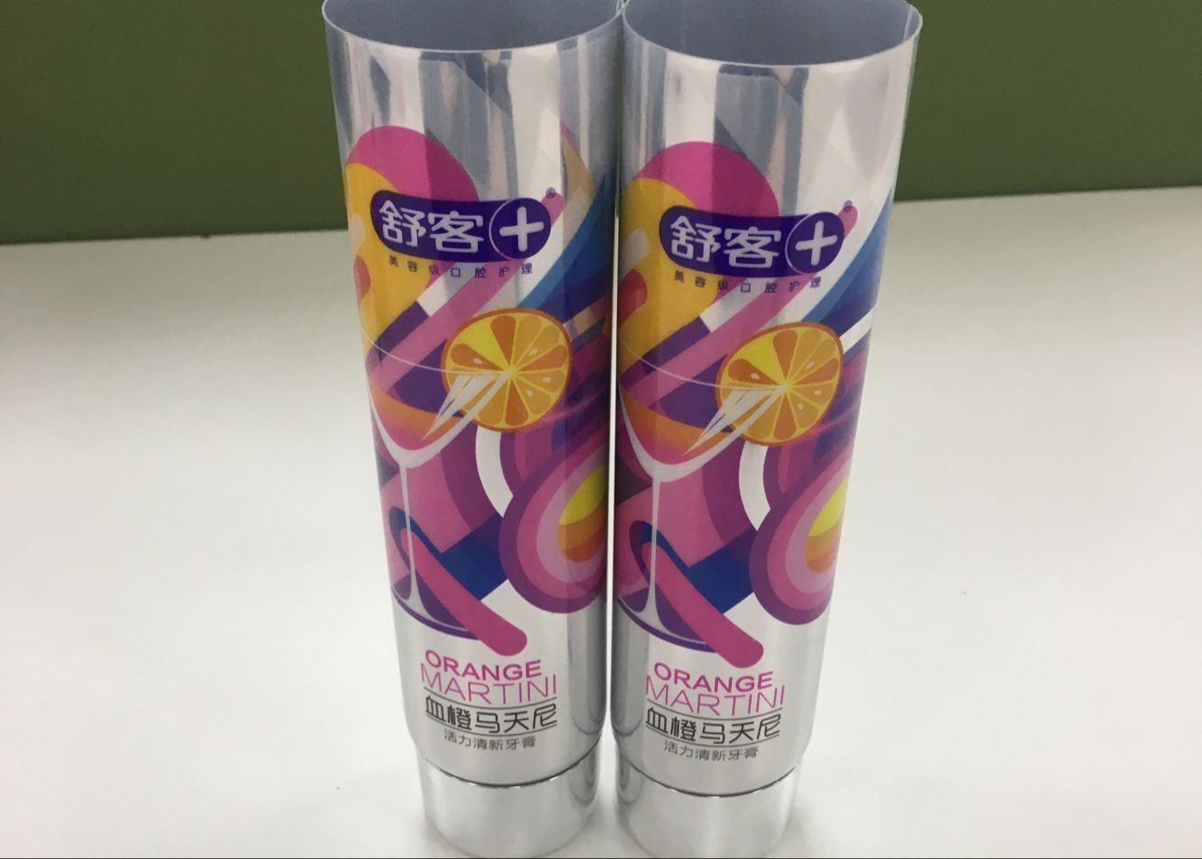 120g CAL Laminated Round Toothpaste Tube Packaging With Metallic Effect
