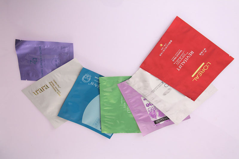 PET / PE / AL / PE / CPP Laminated Colored Cosmetic Packaging Bag For ...
